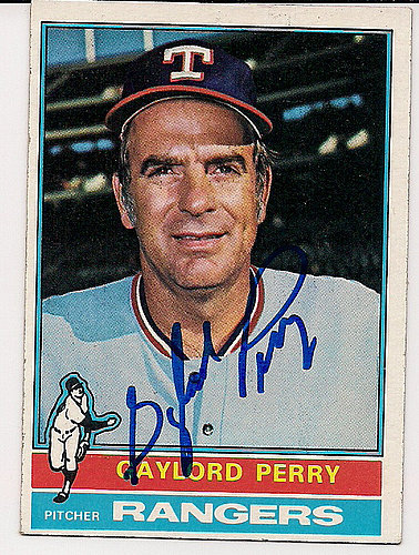 Autographed Signed Gaylord Perry 1976 Topps Card - Certified Authentic
