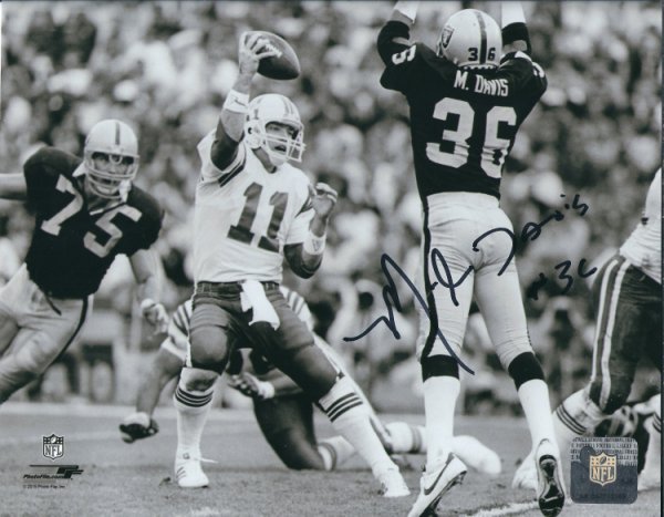 Autographed Signed Mike Davis 8X10 Oakland Raiders Photo