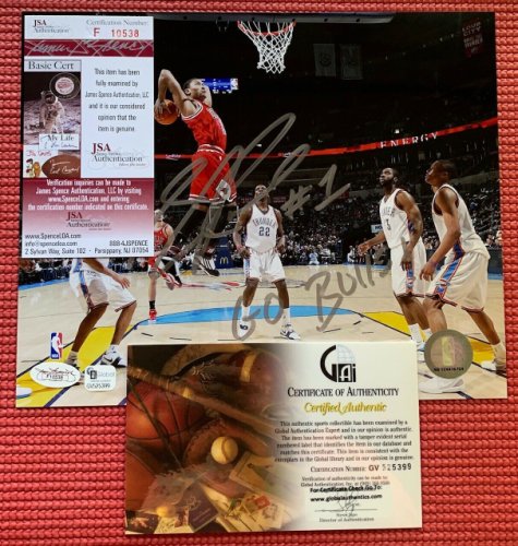 Derrick Rose Autographed Memorabilia | Signed Photo, Jersey ...