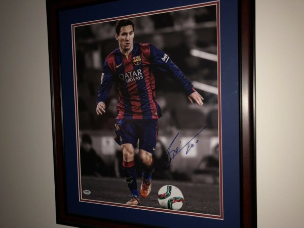 Lionel Messi Autographed Memorabilia | Signed Photo, Jersey ...