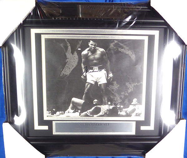 Muhammad Ali Autographed Memorabilia | Signed Photo, Jersey ...