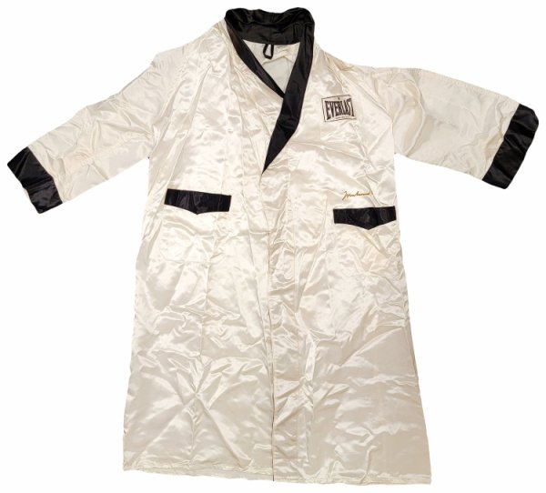 Muhammad Ali Autographed Memorabilia | Signed Photo, Jersey ...