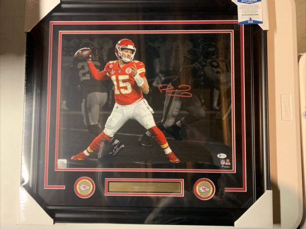 Patrick Mahomes - Sports Memorabilia & Autographed Sports Collectibles