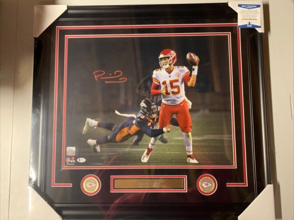 Patrick Mahomes - Sports Memorabilia & Autographed Sports Collectibles