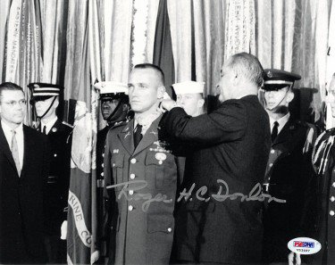 Roger HC Donlon Autographed Signed Vietnam War Medal of Honor Recipient ...