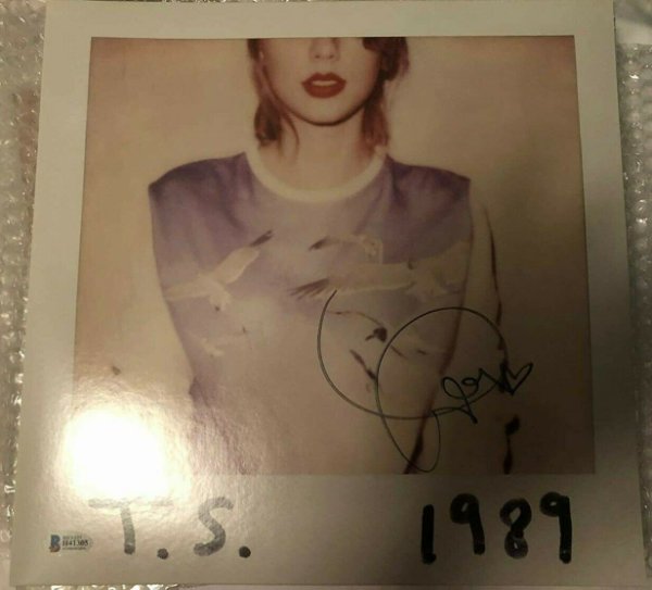 Taylor Swift Autographed Memorabilia | Signed Photo, Jersey ...