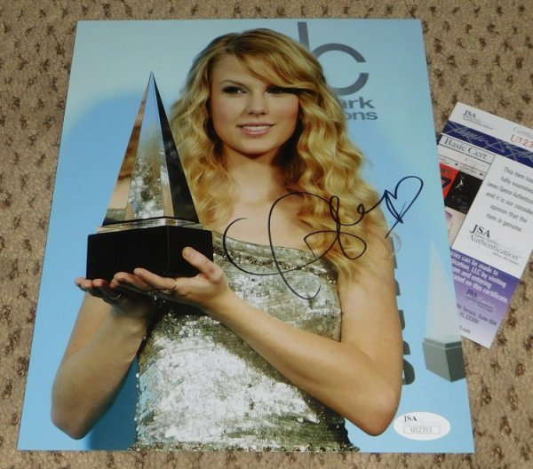Taylor Swift Autographed Memorabilia | Signed Photo, Jersey ...