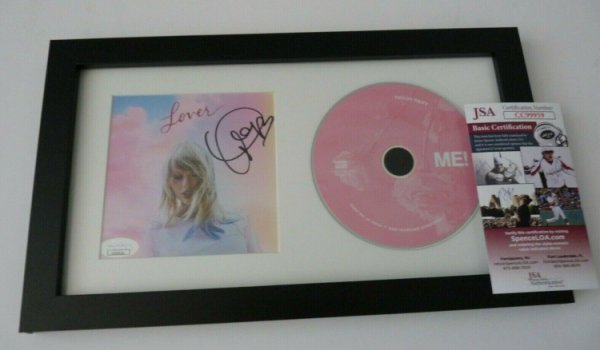 Taylor Swift Autographed Memorabilia | Signed Photo, Jersey ...