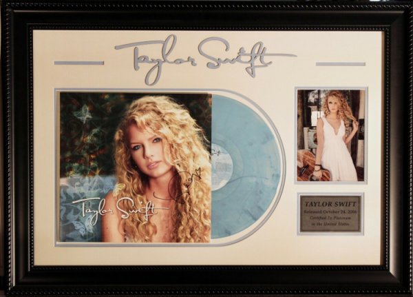 Taylor Swift Autographed Memorabilia | Signed Photo, Jersey ...