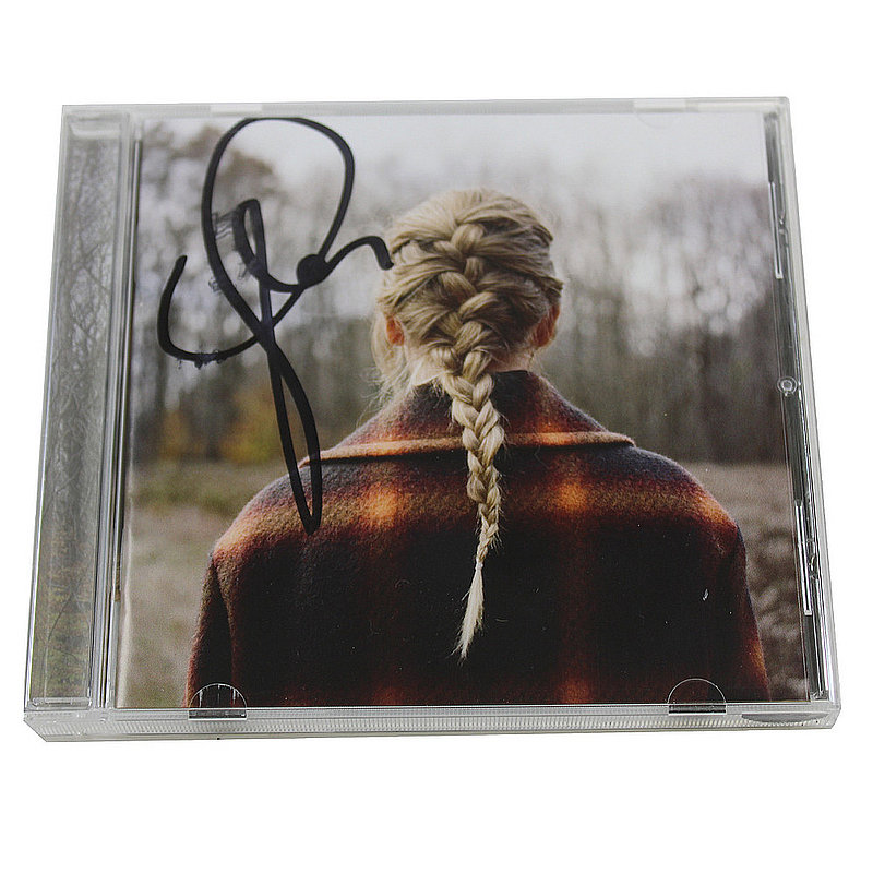 Taylor Swift Autographed Memorabilia | Signed Photo, Jersey ...