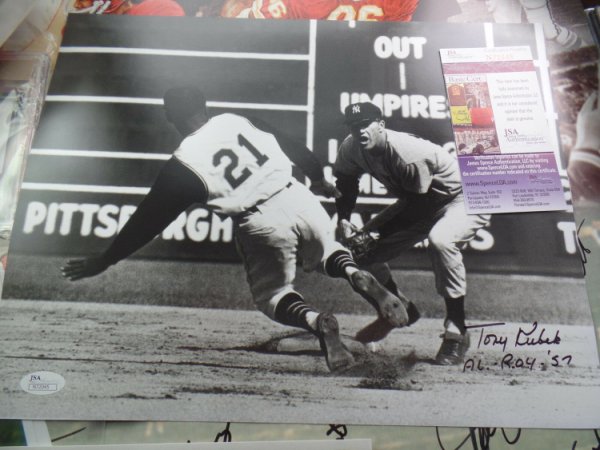 Roberto Clemente Autographed Memorabilia | Signed Photo, Jersey ...