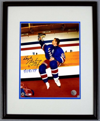 Wayne Gretzky | Autographed Hockey Memorabilia & NHL Merchandise