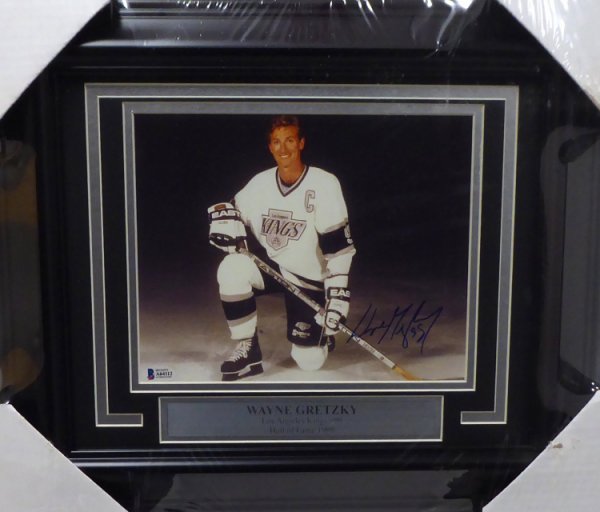 Wayne Gretzky | Autographed Hockey Memorabilia & NHL Merchandise
