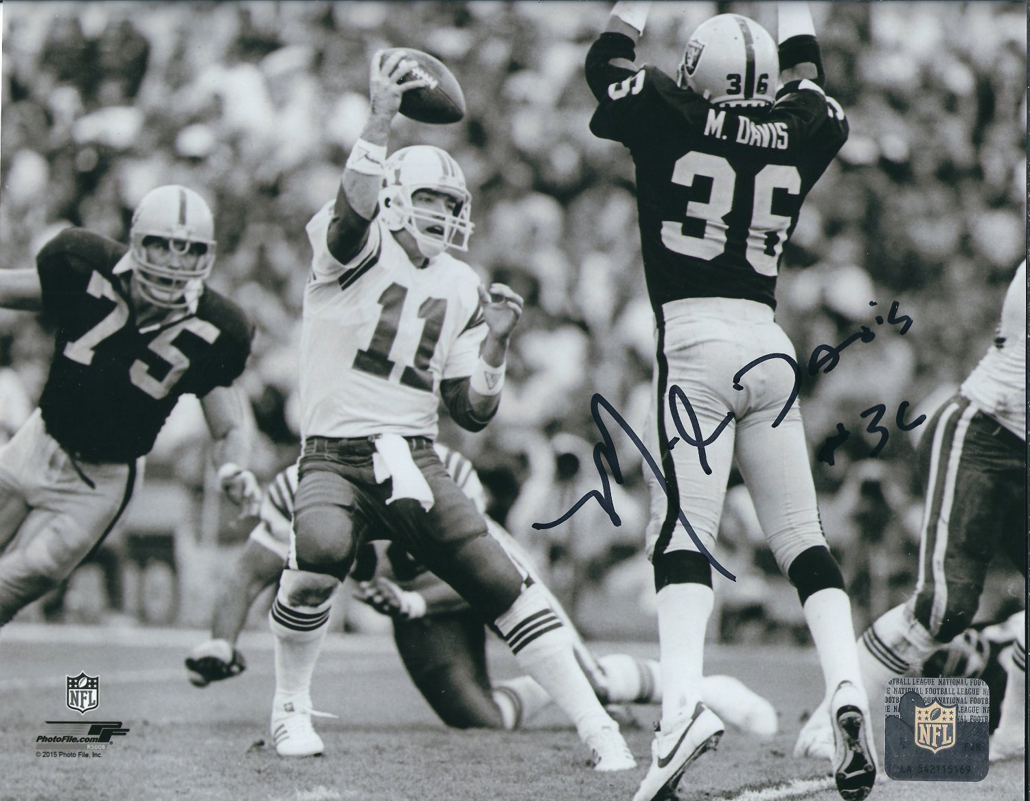 Autographed Signed Mike Davis 8X10 Oakland Raiders Photo